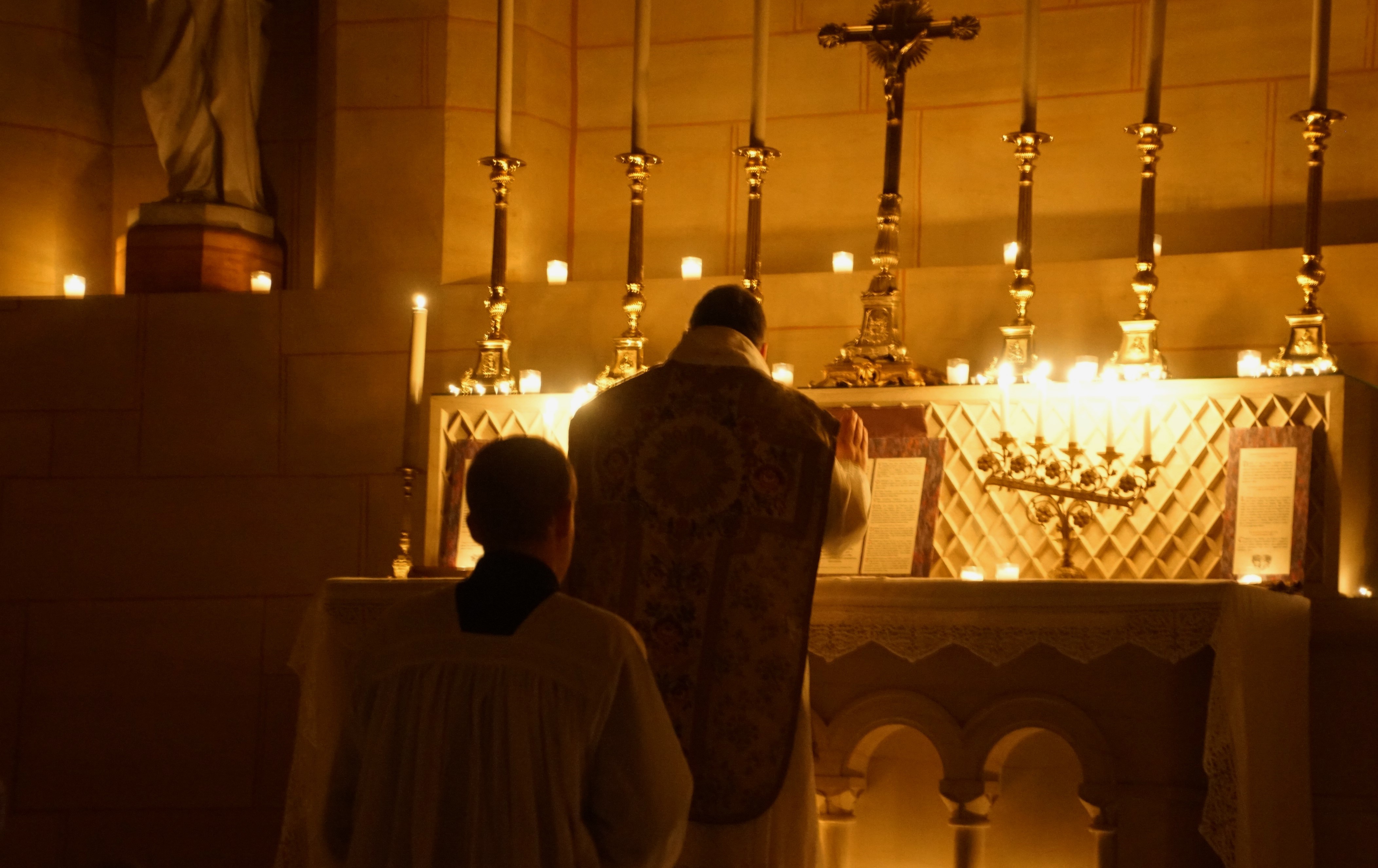 Photos de la messe de Rorate - La Fraternité Sacerdotale Saint-Pierre ...