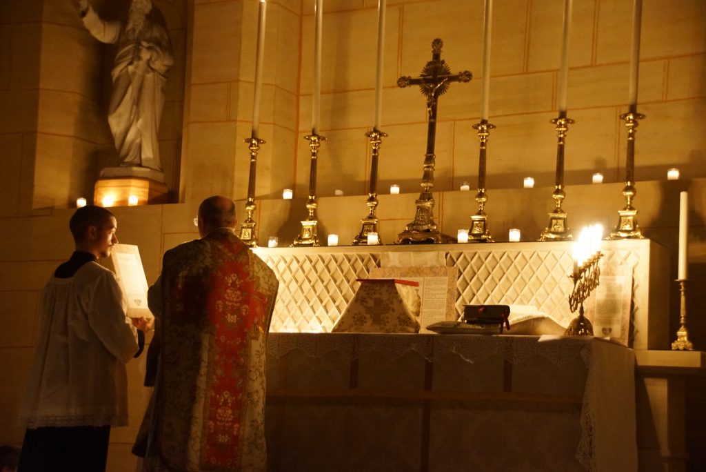 Photos de la messe de Rorate - La Fraternité Sacerdotale Saint-Pierre ...