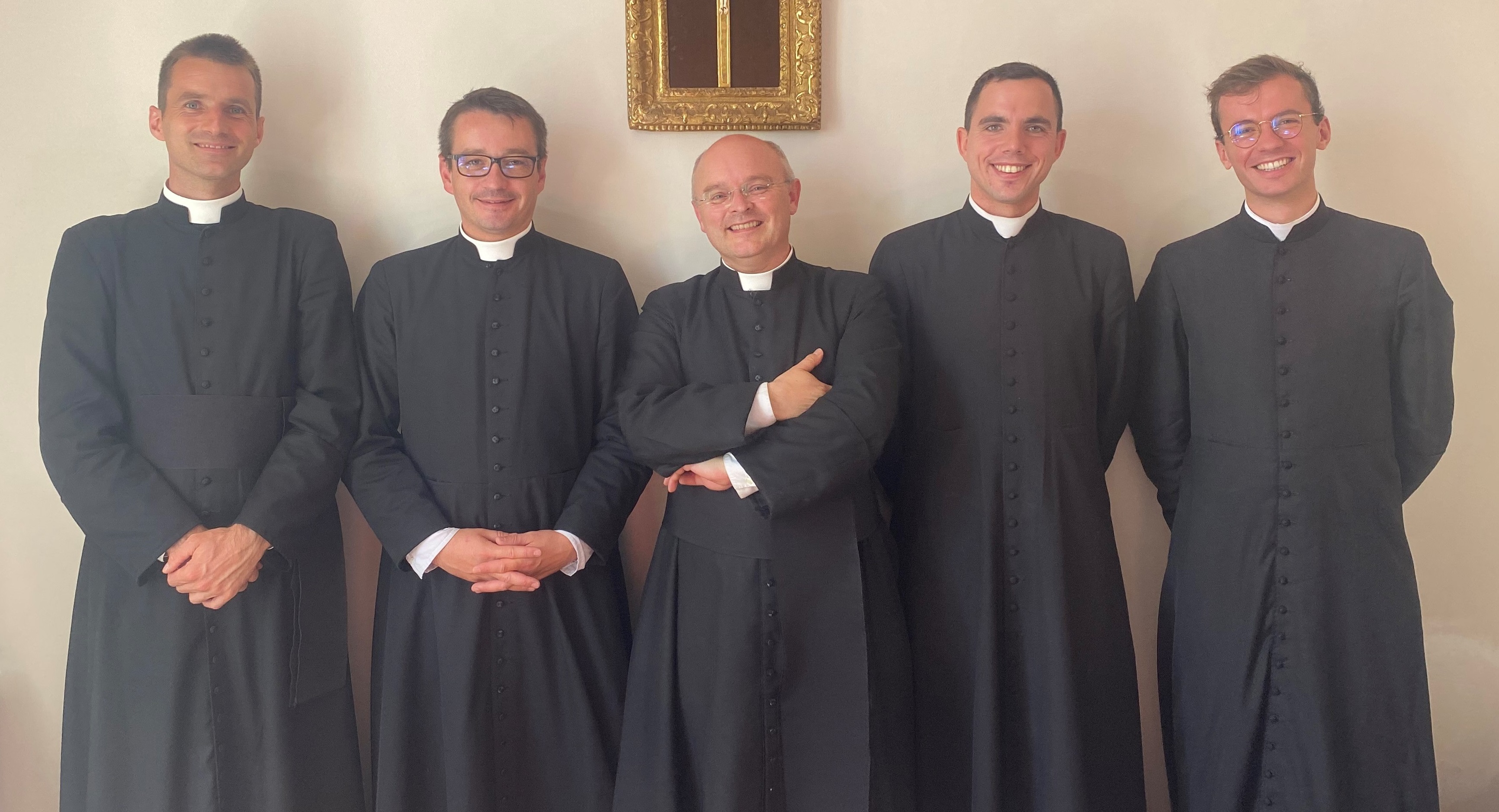 Une nouvelle équipe à votre service! - La Fraternité Sacerdotale Saint ...