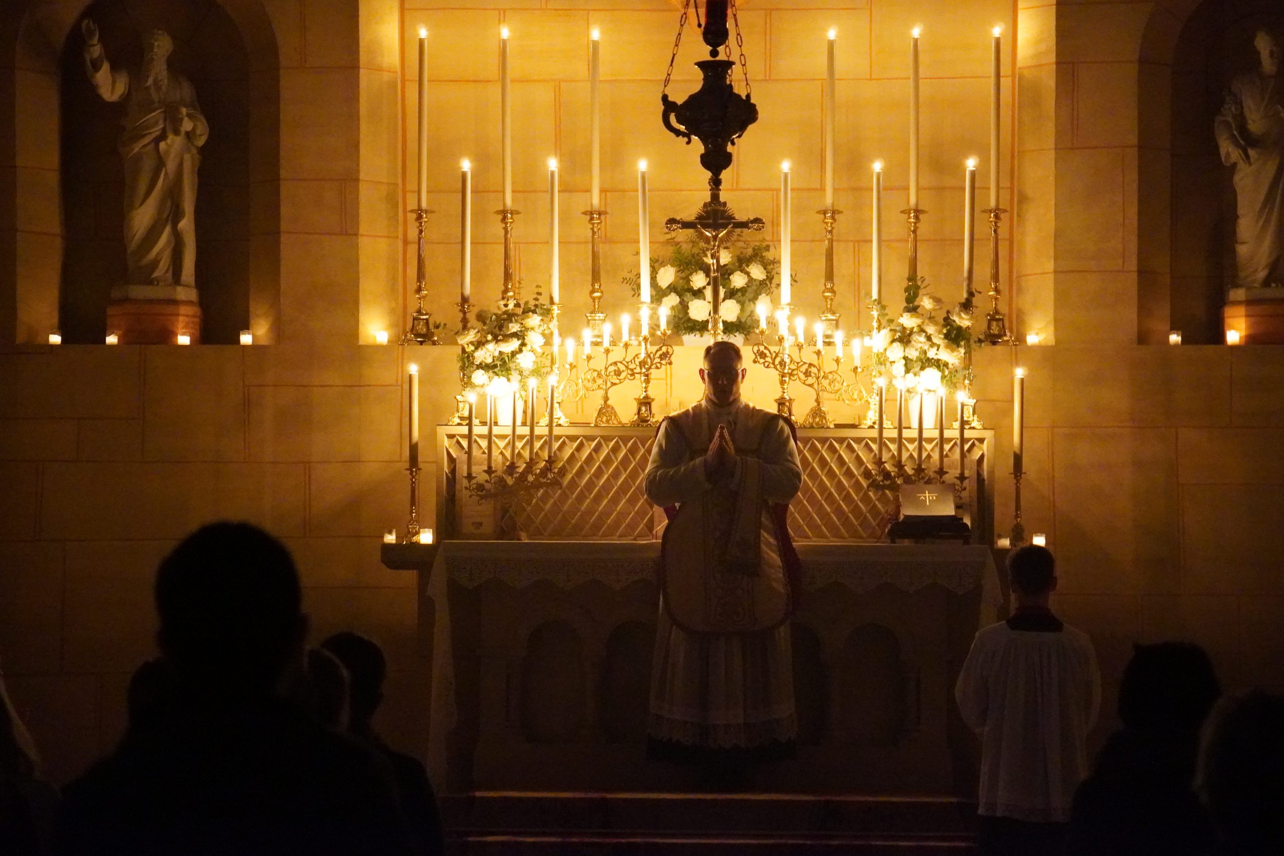Photos de la messe de Rorate - La Fraternité Sacerdotale Saint-Pierre ...